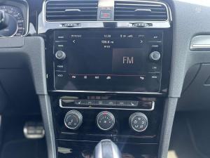 Zils Volkswagen Golf 2018 Kauņa, ar dzinēja tilpumu 1.98 L un nobraukumu 85 tūkst. km par 18999 €, foto 17 vietnē AUTOMOTO.COM.LV