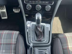 Zils Volkswagen Golf 2018 Kauņa, ar dzinēja tilpumu 1.98 L un nobraukumu 85 tūkst. km par 18999 €, foto 19 vietnē AUTOMOTO.COM.LV