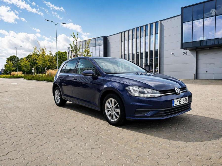 Blue Volkswagen Golf 2020 in Vilnius, with an engine capacity of 1.60 L and mileage of 168 thousand km for 9299 €, photo 1 on AUTOMOTO.COM.LV