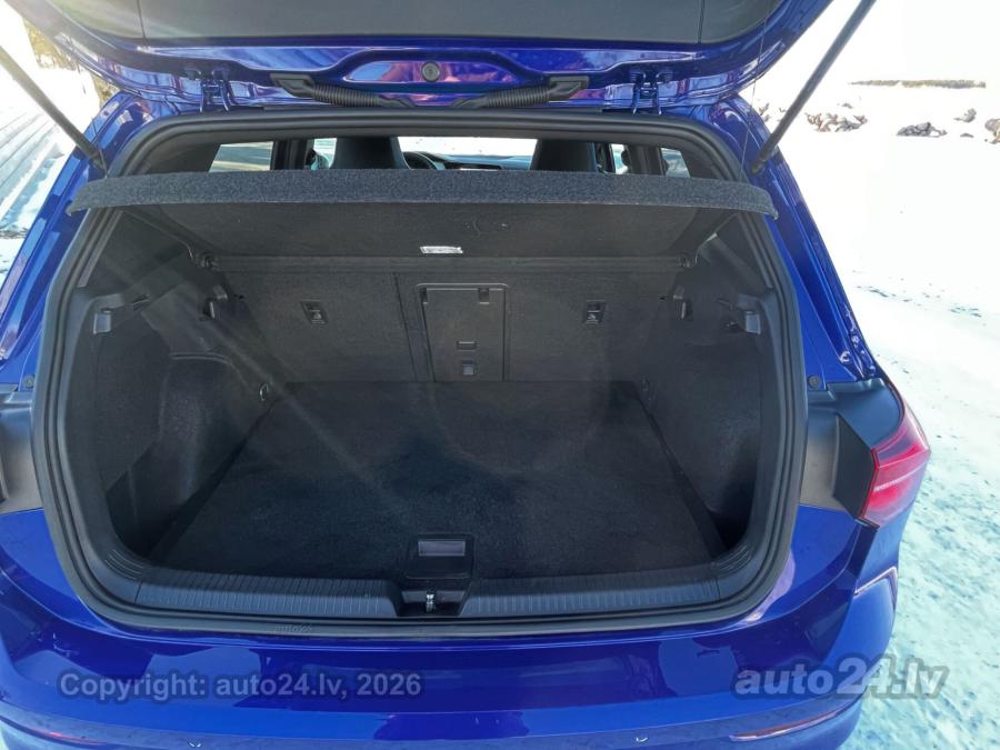 Blue Volkswagen Golf 2021 in Tallinn, with an engine capacity of 2.00 L and mileage of 70 thousand km for 33500 €, photo 13 on AUTOMOTO.COM.LV