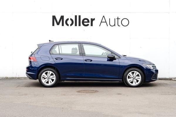 Blue Volkswagen Golf 2021 in Riga, with an engine capacity of 1.50 L and mileage of 152 thousand km for 15850 €, photo 5 on AUTOMOTO.COM.LV