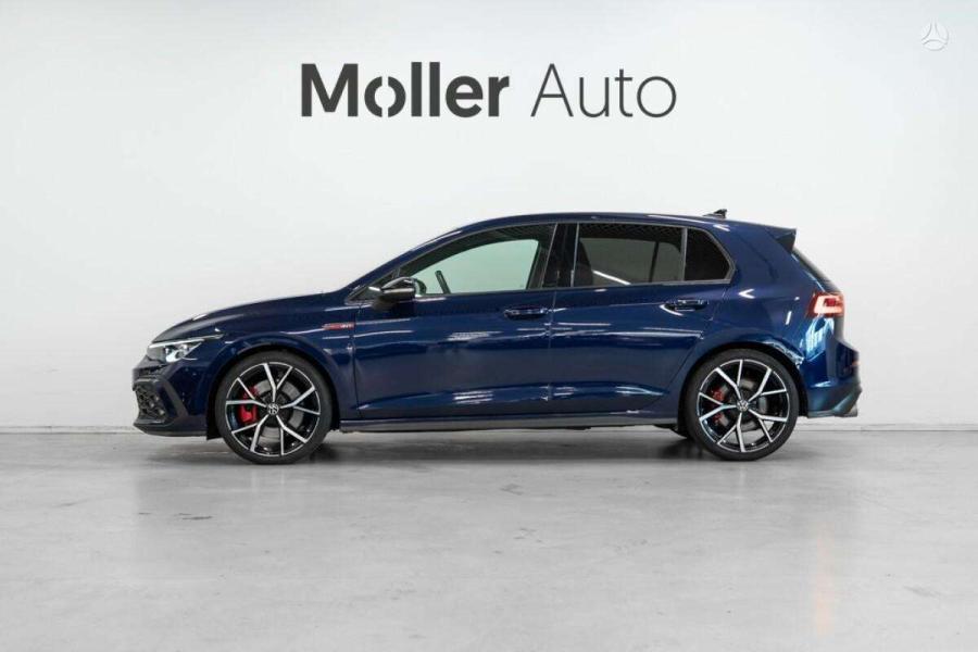 Blue Volkswagen Golf 2021 in Vilnius, with an engine capacity of 2.00 L and mileage of 53 thousand km for 30900 €, photo 3 on AUTOMOTO.COM.LV
