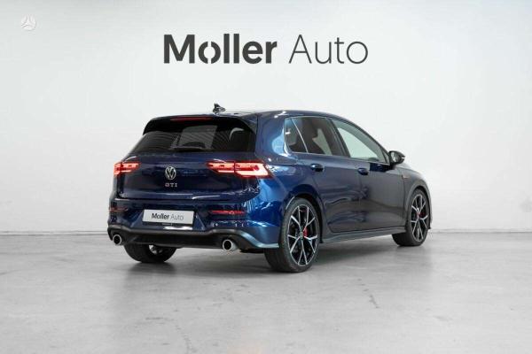 Blue Volkswagen Golf 2021 in Vilnius, with an engine capacity of 2.00 L and mileage of 53 thousand km for 30900 €, photo 3 on AUTOMOTO.COM.LV