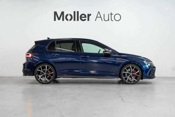 Blue Volkswagen Golf 2021 in Vilnius, with an engine capacity of 2.00 L and mileage of 53 thousand km for 30900 €, photo 4 on AUTOMOTO.COM.LV