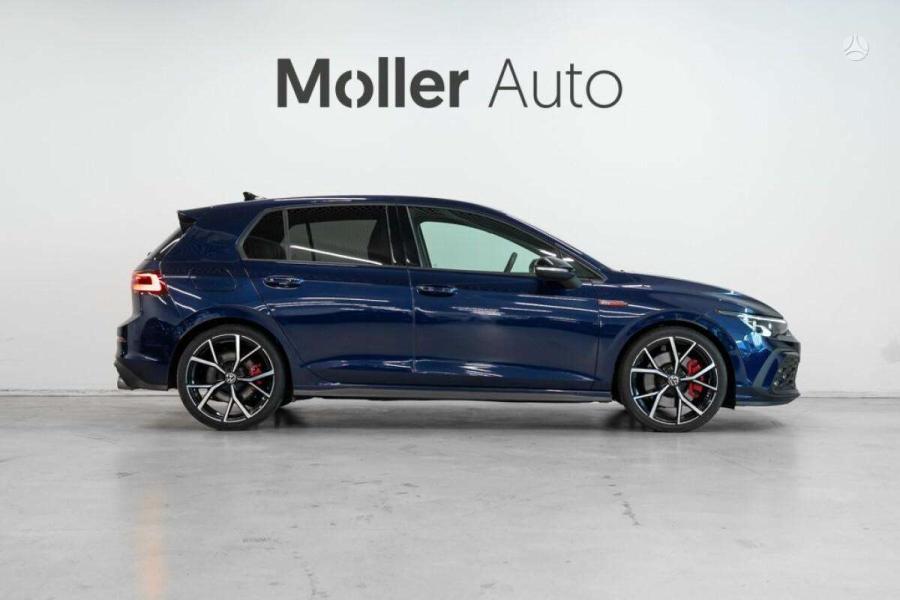 Blue Volkswagen Golf 2021 in Vilnius, with an engine capacity of 2.00 L and mileage of 53 thousand km for 30900 €, photo 5 on AUTOMOTO.COM.LV