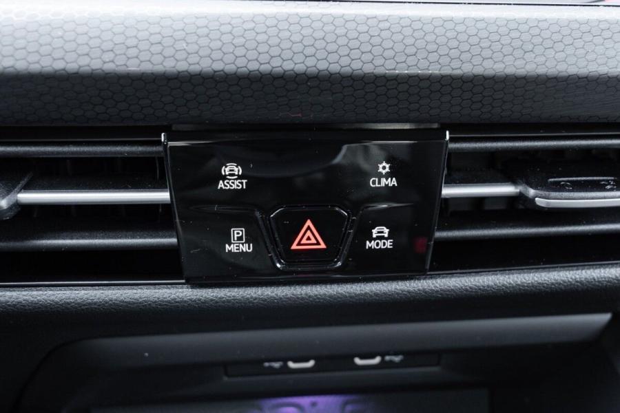 Zils Volkswagen Golf 2021 Rīga, ar dzinēja tilpumu 2.00 L un nobraukumu 75 tūkst. km par 27500 €, foto 18 vietnē AUTOMOTO.COM.LV