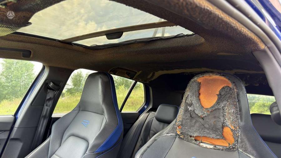 Blue Volkswagen Golf 2021 in Jonava, with an engine capacity of 1.98 L and mileage of 34 thousand km for 23600 €, photo 26 on AUTOMOTO.COM.LV