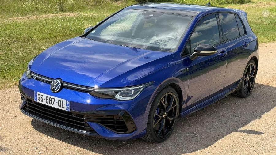 Blue Volkswagen Golf 2021 in Jonava, with an engine capacity of 1.98 L and mileage of 34 thousand km for 24700 €, photo 3 on AUTOMOTO.COM.LV
