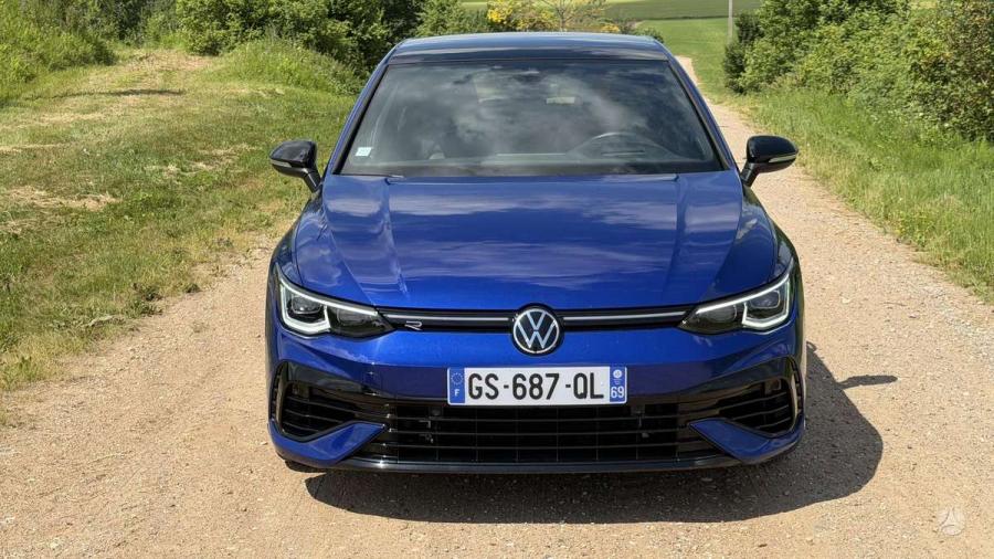 Blue Volkswagen Golf 2021 in Jonava, with an engine capacity of 1.98 L and mileage of 34 thousand km for 24700 €, photo 4 on AUTOMOTO.COM.LV
