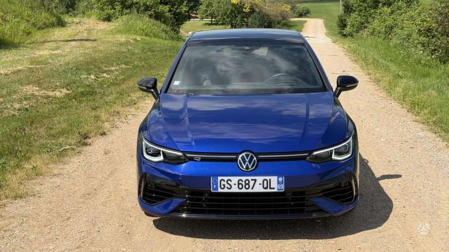 Blue Volkswagen Golf 2021 in Jonava, with an engine capacity of 1.98 L and mileage of 34 thousand km for 24700 €, photo 12 on AUTOMOTO.COM.LV
