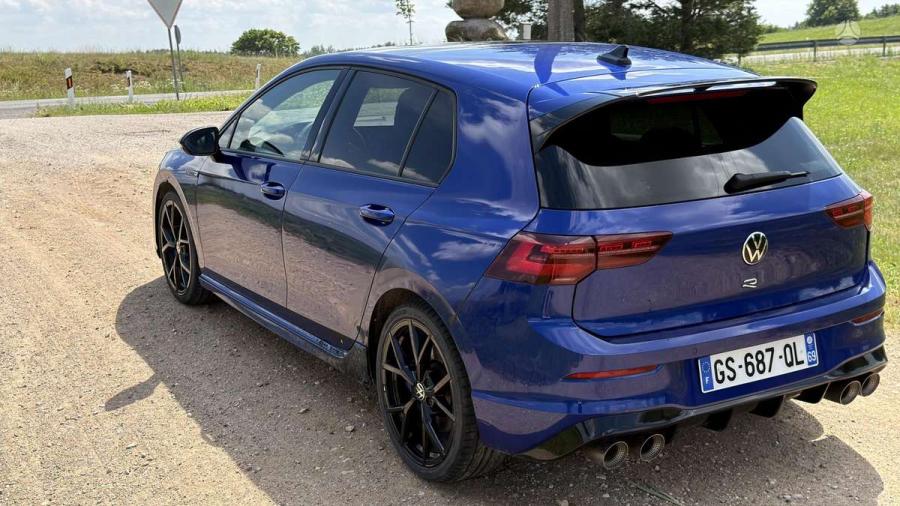 Blue Volkswagen Golf 2021 in Jonava, with an engine capacity of 1.98 L and mileage of 34 thousand km for 24700 €, photo 17 on AUTOMOTO.COM.LV