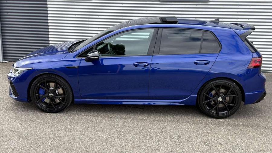 Blue Volkswagen Golf 2021 in Kaunas, with an engine capacity of 1.98 L and mileage of 35 thousand km for 35900 €, photo 5 on AUTOMOTO.COM.LV