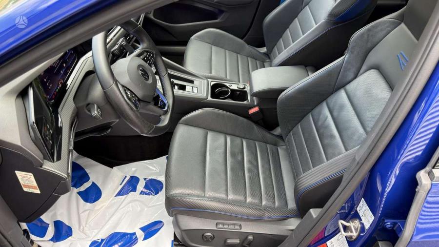 Blue Volkswagen Golf 2021 in Kaunas, with an engine capacity of 1.98 L and mileage of 35 thousand km for 35900 €, photo 18 on AUTOMOTO.COM.LV