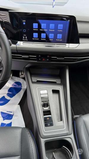 Blue Volkswagen Golf 2021 in Kaunas, with an engine capacity of 1.98 L and mileage of 35 thousand km for 35900 €, photo 22 on AUTOMOTO.COM.LV