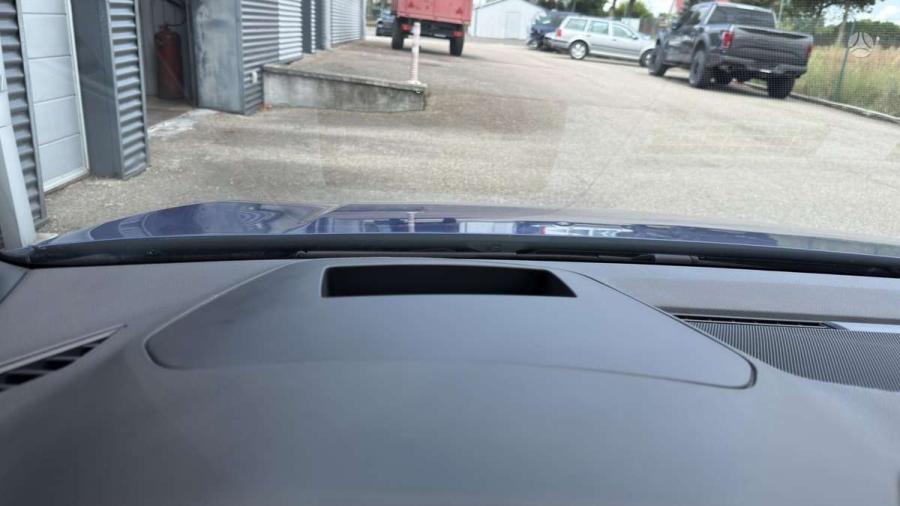 Blue Volkswagen Golf 2021 in Kaunas, with an engine capacity of 1.98 L and mileage of 35 thousand km for 35900 €, photo 24 on AUTOMOTO.COM.LV