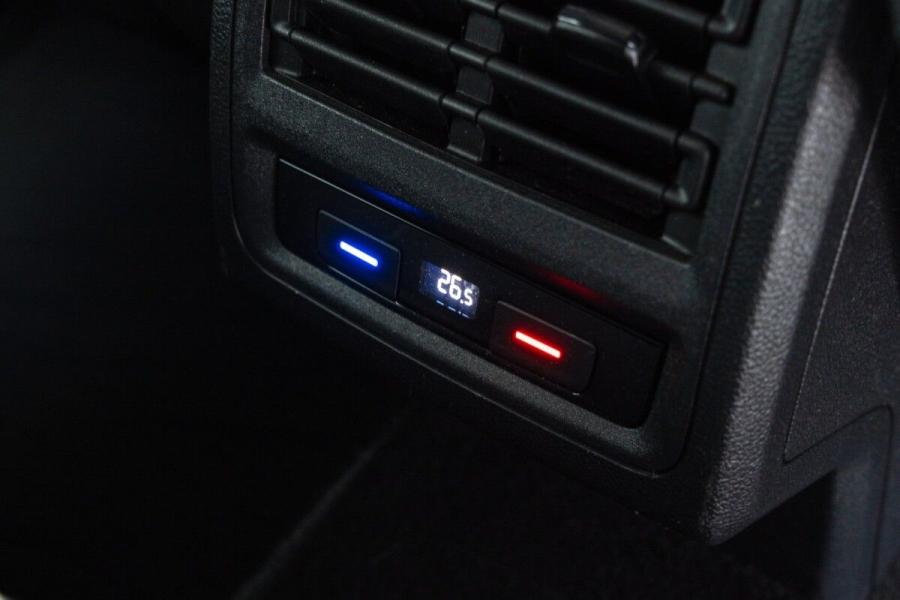 Blue Volkswagen Golf 2021 in Riga, with an engine capacity of 1.50 L and mileage of 146 thousand km for 14900 €, photo 9 on AUTOMOTO.COM.LV
