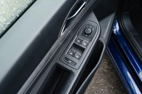 Blue Volkswagen Golf 2021 in Riga, with an engine capacity of 1.50 L and mileage of 146 thousand km for 14900 €, photo 10 on AUTOMOTO.COM.LV