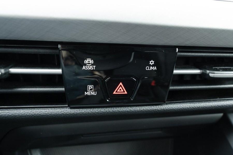 Blue Volkswagen Golf 2021 in Riga, with an engine capacity of 1.50 L and mileage of 146 thousand km for 14900 €, photo 17 on AUTOMOTO.COM.LV