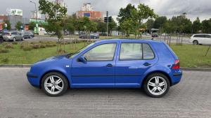 Blue Volkswagen Golf 2022 in Vilnius, with an engine capacity of 1.40 L and mileage of 207 thousand km for 1200 €, photo 3 on AUTOMOTO.COM.LV
