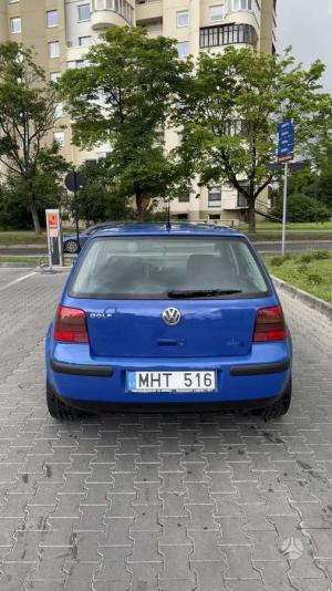Blue Volkswagen Golf 2022 in Vilnius, with an engine capacity of 1.40 L and mileage of 207 thousand km for 1200 €, photo 4 on AUTOMOTO.COM.LV