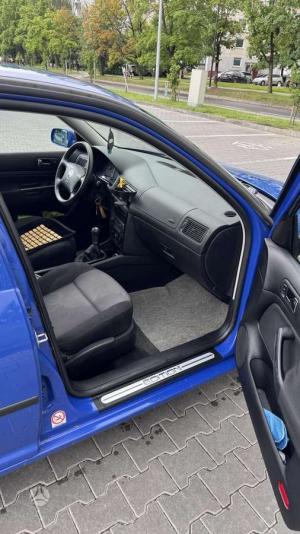 Blue Volkswagen Golf 2022 in Vilnius, with an engine capacity of 1.40 L and mileage of 207 thousand km for 1200 €, photo 6 on AUTOMOTO.COM.LV
