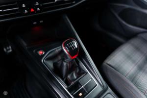 Zils Volkswagen Golf 2022 Viļņa, ar dzinēja tilpumu 1.98 L un nobraukumu 127 tūkst. km par 19999 €, foto 27 vietnē AUTOMOTO.COM.LV