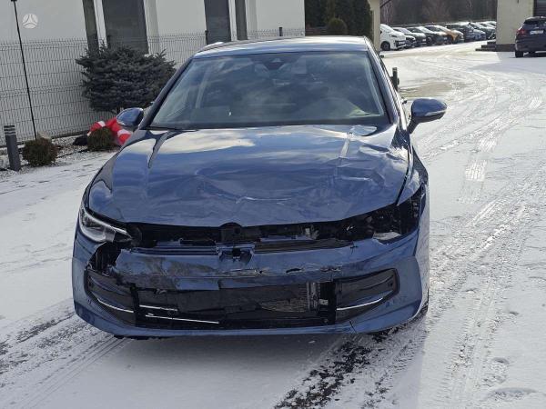 Blue Volkswagen Golf 2024 in Panevezys, with an engine capacity of 1.50 L and mileage of 6 thousand km for 15599 €, photo 8 on AUTOMOTO.COM.LV