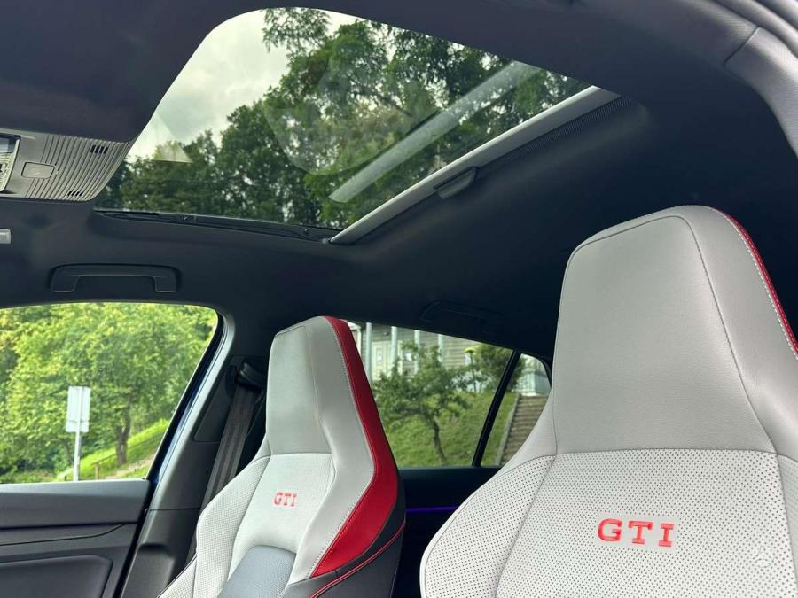 Zils Volkswagen Golf 2025 Kauņa, ar dzinēja tilpumu 1.98 L un nobraukumu 13 tūkst. km par 30890 €, foto 12 vietnē AUTOMOTO.COM.LV