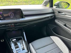 Zils Volkswagen Golf 2025 Kauņa, ar dzinēja tilpumu 1.98 L un nobraukumu 13 tūkst. km par 30890 €, foto 26 vietnē AUTOMOTO.COM.LV