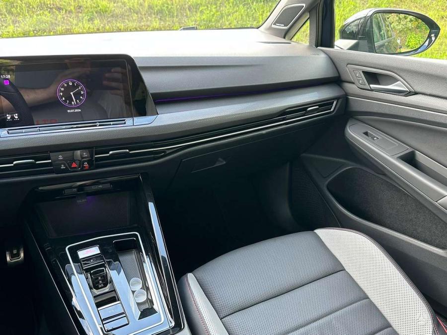 Zils Volkswagen Golf 2025 Kauņa, ar dzinēja tilpumu 1.98 L un nobraukumu 13 tūkst. km par 30890 €, foto 26 vietnē AUTOMOTO.COM.LV