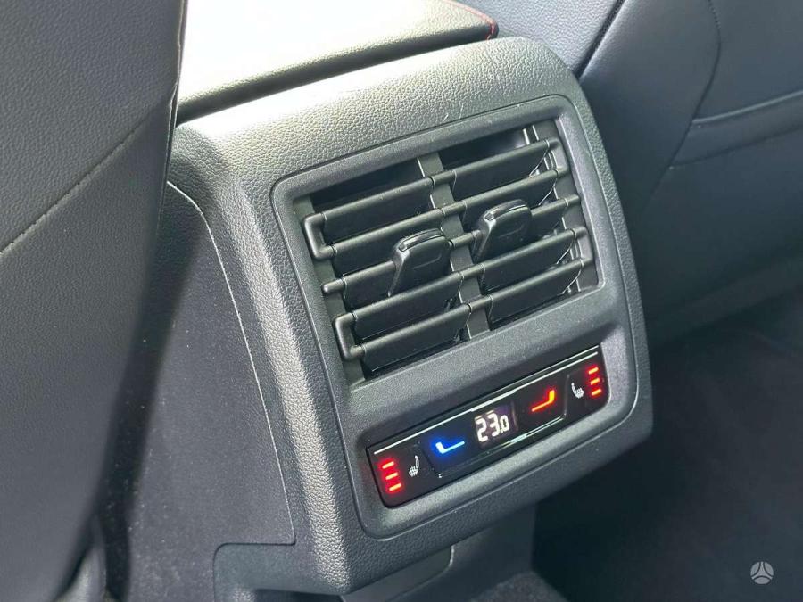 Zils Volkswagen Golf 2025 Kauņa, ar dzinēja tilpumu 1.98 L un nobraukumu 13 tūkst. km par 30890 €, foto 30 vietnē AUTOMOTO.COM.LV