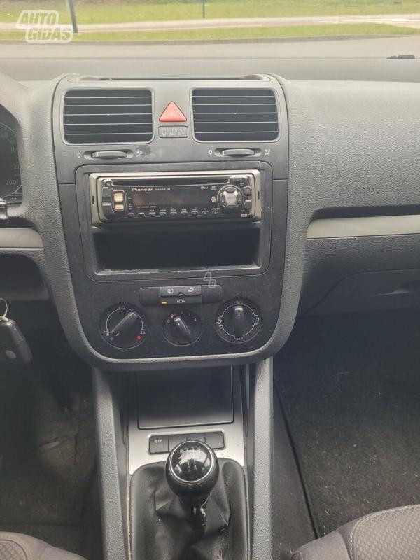 Zils Volkswagen Golf 2004 Viļņa, ar dzinēja tilpumu 1.90 L un nobraukumu 418 tūkst. km par 880 €, foto 8 vietnē AUTOMOTO.COM.LV