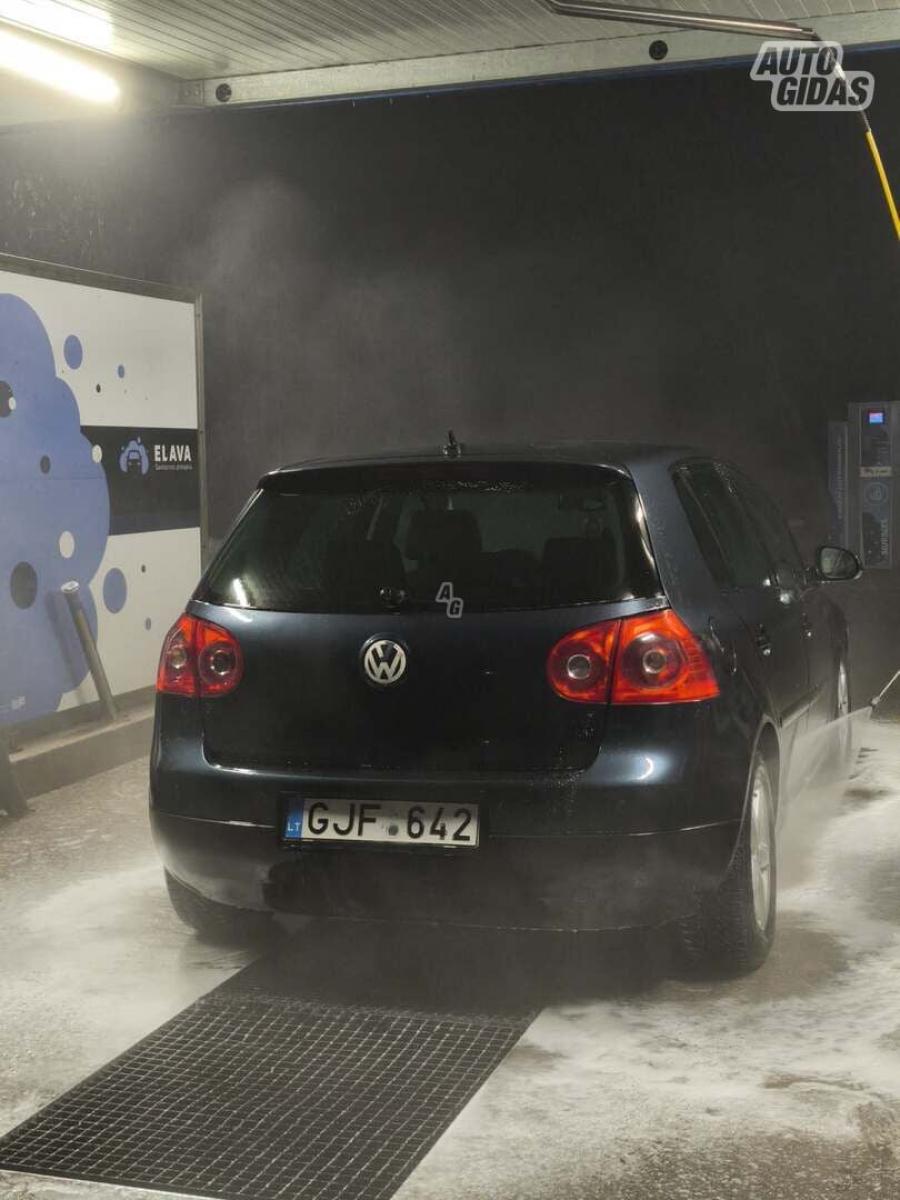 Blue Volkswagen Golf 2004 in Raseiniai, with an engine capacity of 1.90 L and mileage of 278 thousand km for 1100 €, photo 1 on AUTOMOTO.COM.LV