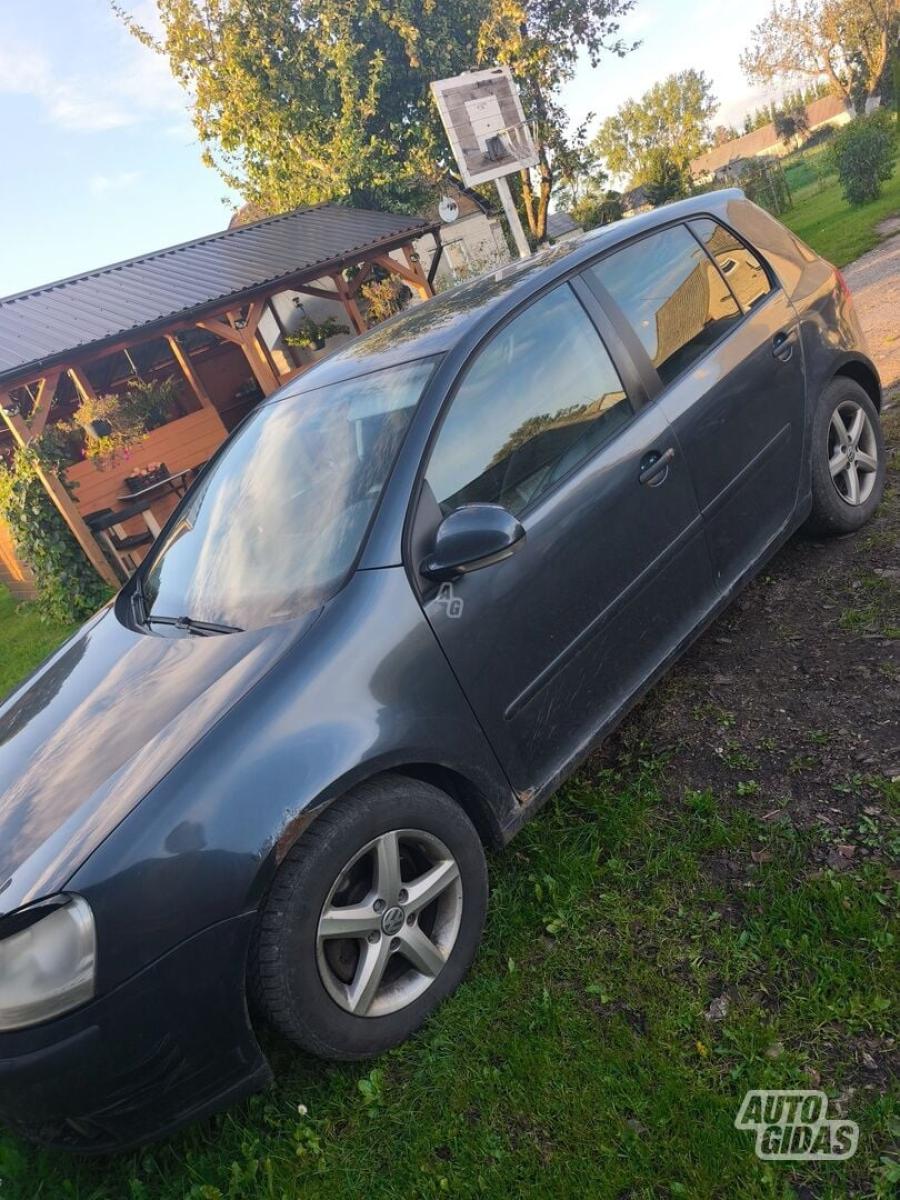 Blue Volkswagen Golf 2004 in Raseiniai, with an engine capacity of 1.90 L and mileage of 278 thousand km for 1100 €, photo 4 on AUTOMOTO.COM.LV