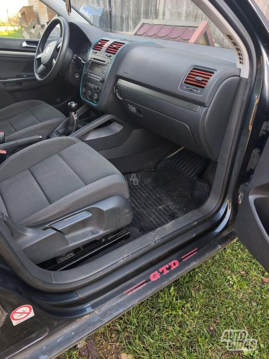 Blue Volkswagen Golf 2004 in Raseiniai, with an engine capacity of 1.90 L and mileage of 278 thousand km for 1100 €, photo 7 on AUTOMOTO.COM.LV