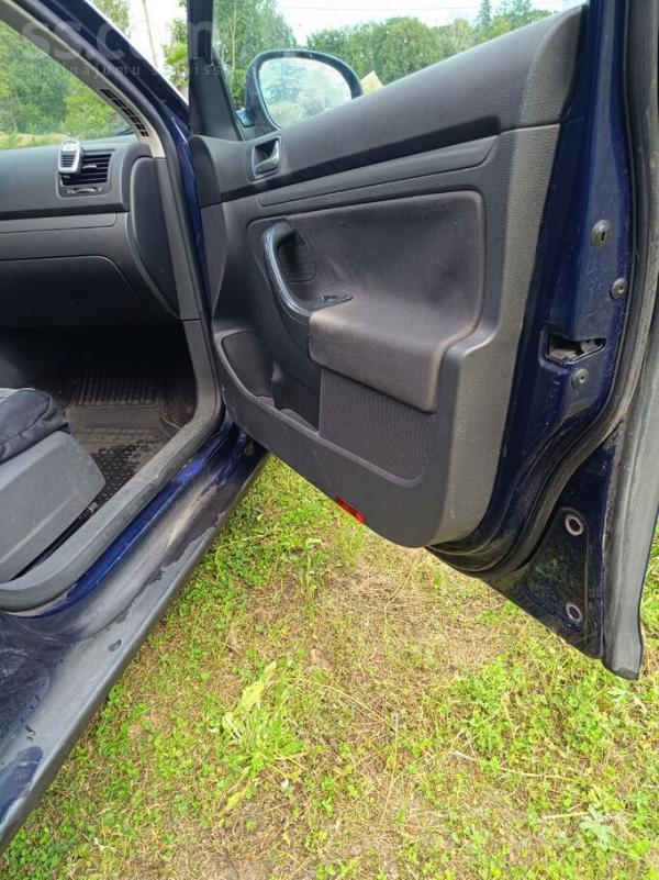 Zils Volkswagen Golf 2008 Rīga, ar dzinēja tilpumu 1.90 L un nobraukumu 427 tūkst. km par 1050 €, foto 9 vietnē AUTOMOTO.COM.LV