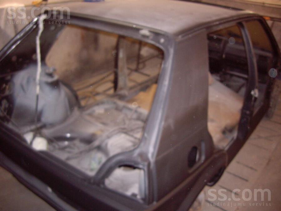 Blue Volkswagen Golf 1989 in Madona, with an engine capacity of 1.60 L and mileage of 437 thousand km for 5800 €, photo 18 on AUTOMOTO.COM.LV