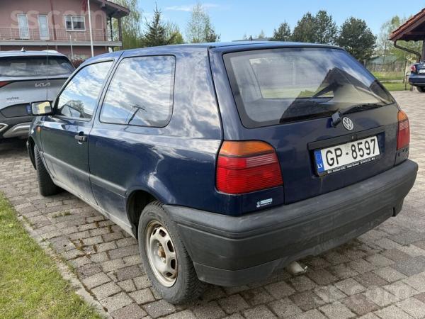 Blue Volkswagen Golf 1995 in Riga, with an engine capacity of 1.60 L and mileage of 172 thousand km for 950 €, photo 4 on AUTOMOTO.COM.LV