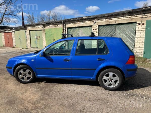Blue Volkswagen Golf 1999 in Riga, with an engine capacity of 1.60 L and mileage of 294 thousand km for 1000 €, photo 2 on AUTOMOTO.COM.LV