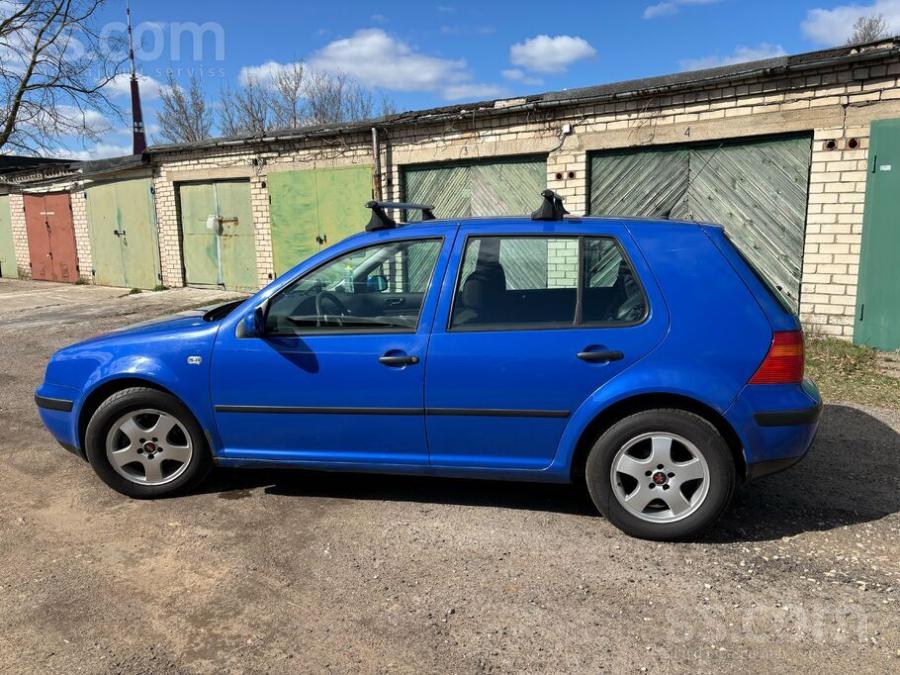 Blue Volkswagen Golf 1999 in Riga, with an engine capacity of 1.60 L and mileage of 294 thousand km for 1000 €, photo 2 on AUTOMOTO.COM.LV