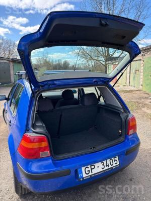 Blue Volkswagen Golf 1999 in Riga, with an engine capacity of 1.60 L and mileage of 294 thousand km for 1000 €, photo 10 on AUTOMOTO.COM.LV