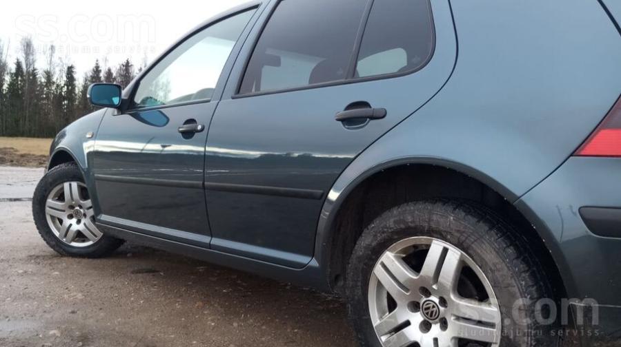 Blue Volkswagen Golf 1999 in Rezekne, with an engine capacity of 1.90 L and mileage of 325 thousand km for 2200 €, photo 4 on AUTOMOTO.COM.LV