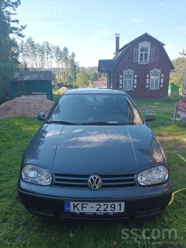 Volkswagen Golf 2001 in Kraslava on AUTOMOTO.COM.LV Blue Volkswagen Golf 2001 in Kraslava, with an engine capacity of 1.60 L and mileage of 0 thousand km for 700 €, photo 3 on AUTOMOTO.COM.LV
