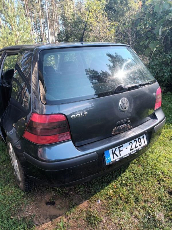 Volkswagen Golf 2001 in Kraslava on AUTOMOTO.COM.LV Blue Volkswagen Golf 2001 in Kraslava, with an engine capacity of 1.60 L and mileage of 0 thousand km for 700 €, photo 8 on AUTOMOTO.COM.LV