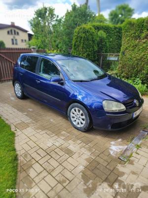 Zils Volkswagen Golf 2004 Jelgava, ar dzinēja tilpumu 1.90 L un nobraukumu 380 tūkst. km par 1800 €, foto  vietnē AUTOMOTO.COM.LV