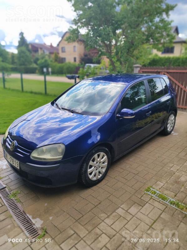 Zils Volkswagen Golf 2004 Jelgava, ar dzinēja tilpumu 1.90 L un nobraukumu 380 tūkst. km par 1800 €, foto 2 vietnē AUTOMOTO.COM.LV