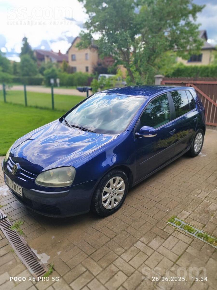 Zils Volkswagen Golf 2004 Jelgava, ar dzinēja tilpumu 1.90 L un nobraukumu 380 tūkst. km par 1800 €, foto 3 vietnē AUTOMOTO.COM.LV