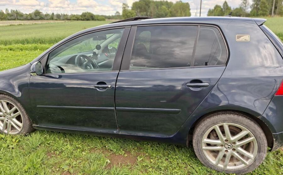 Zils Volkswagen Golf 2006 Rēzekne, ar dzinēja tilpumu 1.90 L un nobraukumu 354 tūkst. km par 1650 €, foto 3 vietnē AUTOMOTO.COM.LV