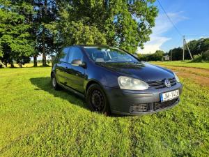 Zils Volkswagen Golf 2007 Kuldīga, ar dzinēja tilpumu 1.90 L un nobraukumu 435 tūkst. km par 870 €, foto  vietnē AUTOMOTO.COM.LV