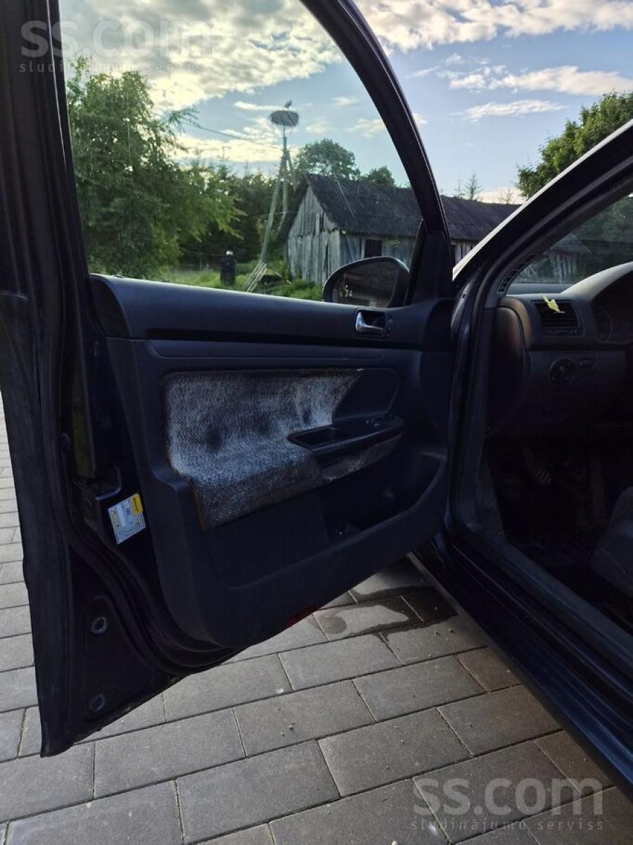Zils Volkswagen Golf 2007 Kuldīga, ar dzinēja tilpumu 1.90 L un nobraukumu 435 tūkst. km par 870 €, foto 7 vietnē AUTOMOTO.COM.LV